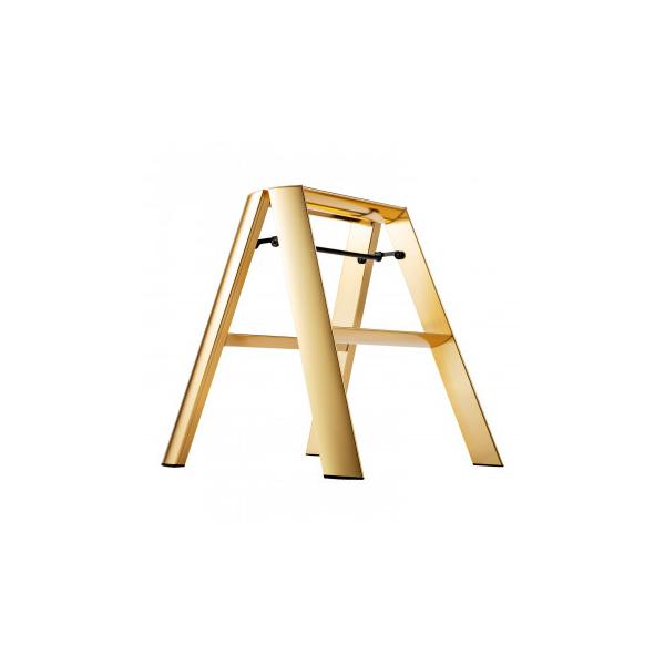 自立機能により、置き場所を選ばず、片付けは必要がありません。使いたい時にすぐに使える、いつでもそばに置ける踏台になっています。ワンタッチバーを上げるだけで簡単に折りたたみが可能です。幅が広く、滑りにくい波型ステップ。座ったり、ちょっとしたも...