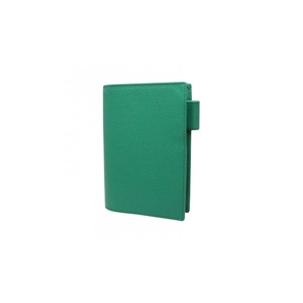 革製品を初めて持つ方にも扱いやすい、キレイが長持ちする型押しの皮革で、どなたにも気軽にお使い頂けます。使いやすい薄型、軽量で、バックの中でもスマートに収まります。 生産国:インド 素材・材質:牛革(外側)、布(内側) 商品サイズ:H143×...