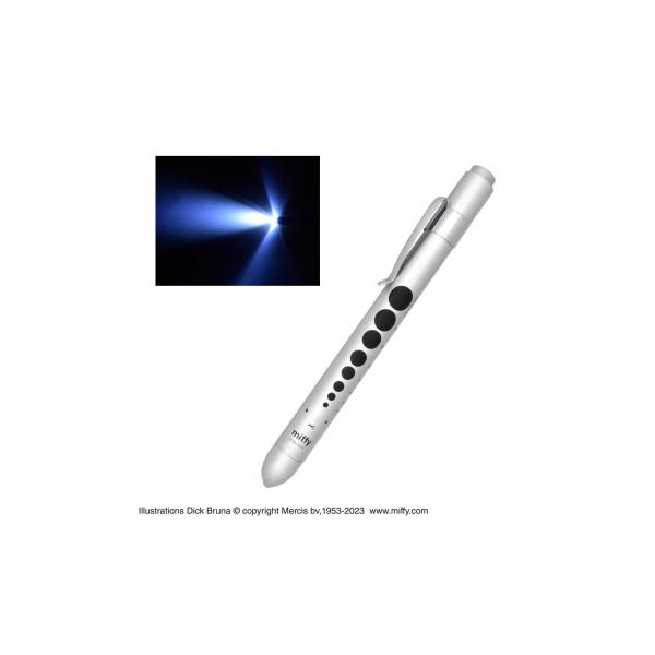 お口やノド、耳穴のチェックにご利用できます。またペットの耳やお口のチェックにも。上部をノックすることで点灯し、再度ノックすることで消灯します。(収納する際はライトが消灯していることを確認してください。)瞳孔計は一般医療機器届出がされておりま...