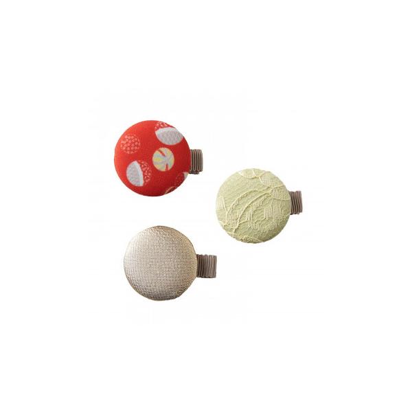 長く糸を巻いて作る手毬は「末永く幸せに暮らせる」「ころころと物事がうまく運ぶ」といった縁起物。丸い形から「円満な家庭を築けるように」という子供の幸せを願う親の想いが込められた、和の色味や柄で表現したオリジナル柄です。テープを巻いており、お肌...