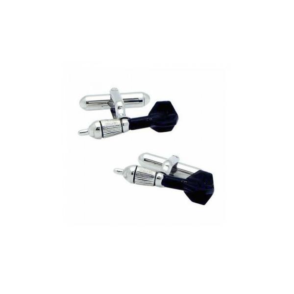 ダーツのカフスは、ブラックのカラーリングに少しデフォルメされたデザインでバレルの形まで表現したカフスです。近年ソフトダーツが広く普及して競技人口が増え、大会なども頻繁に行われるようになっているので人気が高くなった商品の一つです。ダーツBar...