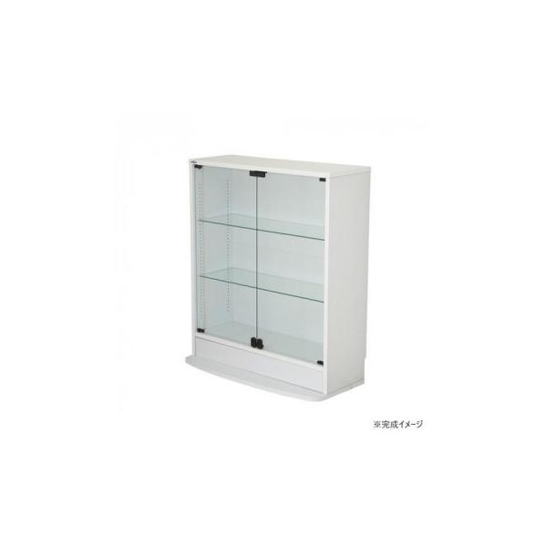 本体下部の幕板は取り外し可能で、ちょっとした収納スペースになります。専用のガラス扉ロックを標準装備し、大切なコレクションの落下や破損を防ぎます。背面はピタッと設置ができ、ボトムステージと補助バンド、調整用バランスボードにより転倒を防止します...