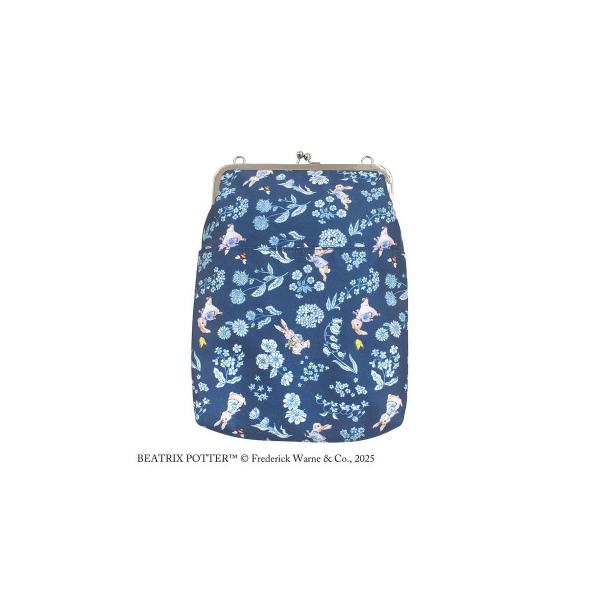 がま口なので、御朱印帳の出し入れもしやすくなっております。大判サイズの御朱印帳が2冊余裕をもっていれらる。クッション素材を使用しているので、大切な御朱印帳を大事に安心して持ち運びができます。前ポケットがついているので、リーフレットや案内図な...