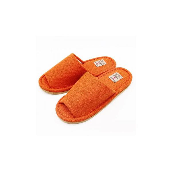 シンプルだから使いやすい。手を使わずに楽に脱ぎ履き出来るスリッパの原点を感じさせてくれるスリッパです。和モダンなカラーにワンポイントネームがオシャレで色々なテイストのインテリアに合います。ファミリーは勿論、来客やギフトにもおすすめ。コスパ最...