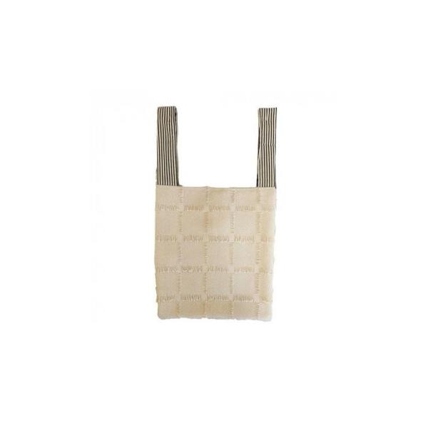 ちょっとしたお出かけや荷物が少し増えたときに便利な、スマホやお財布が入るちょうど良いサイズのバッグ。ゴムバンドでまとめられるポケッタブル仕様で、気軽に持ち運べます。生地はデザイナーが市場で探して見つけた、こだわりのもの。本体と持ち手もそれぞ...