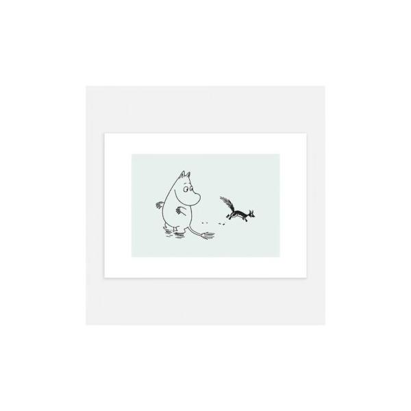 ムーミンとムーミン谷で暮らす野生のリスが描かれたシンプルなポスター。原画調デザインを採用しているのでファンシーすぎずインテリアとしてピッタリです。原画とは雰囲気の異なるタッチの絵画のようなイラスト。小物と一緒に飾ったりとコーディネートを楽し...
