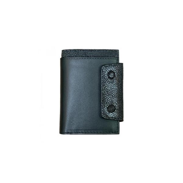 ジュエリーのように煌めくガルーシャと、なめらかな手触りのシープレザーです。質感、色、存在感が異なるふたつの革の絶妙なバランスから生まれるこの立体感。 手に触れればふんわりと優しく、五感に語りかけるような奥行きと、品のあるやわらかさから離れら...