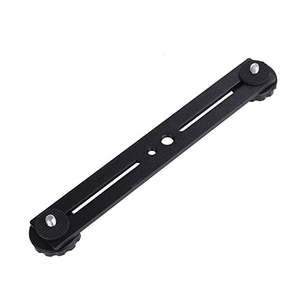 「商品情報」「主な仕様」カメラやライトなど２種類の機材を三脚ひとつに固定できる、カメラプレート。機材の距離や方向も自在に調整できます。1/4ネジ穴と3/8ネジ穴が設置されておりますので、様々な機材に対応可能です。カメラとデジタルビデオを取り...