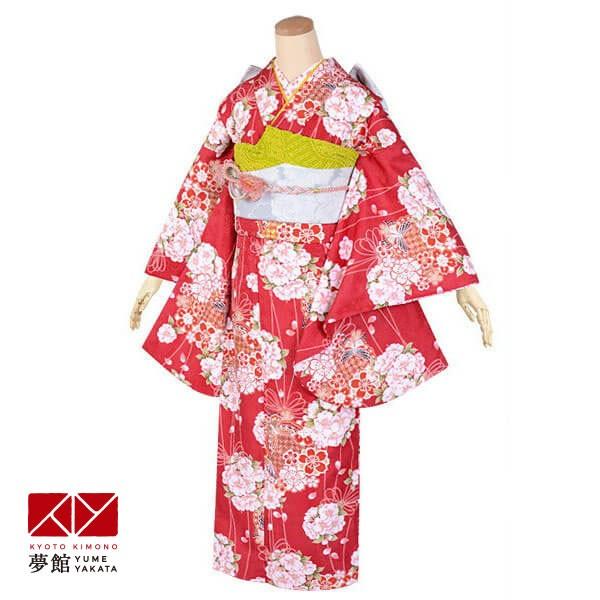 【商品番号】AR008鮮やかな赤地に花くす玉を描き、優雅な蝶をそえました。上品な古典柄が美しい、可憐で華やかな印象のお着物です。肩あげ済み対象年齢　10才〜13才まで小学校卒業式/十三参りなどにご利用いただけます。 【 ブランド 】-【 着...