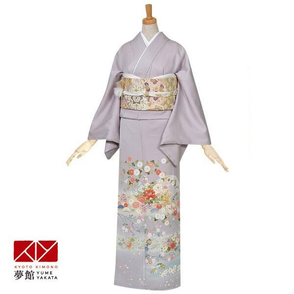 穏やかな薄い紫の地に、可憐な四季の花々をちらし、光悦流水・宝尽くし・亀甲・末広がりの扇面地紙など、様々な吉祥文様をふんだんに配しました。落ち着いた色調が上品な、晴れの日にふさわしいお着物です。【 ブランド 】-【 着物寸法 】身丈165cm...