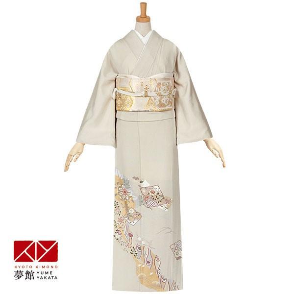 落ち着いたグレーの地に、穏やかな色調の唐花を道長どりで配した、上品な雰囲気のお着物です。さりげなく描かれた波が、優雅な落ち着きを感じさせます。【 ブランド 】-【 着物寸法 】身丈164cm / 袖丈49.5cm / 裄丈68cm【 対応身...