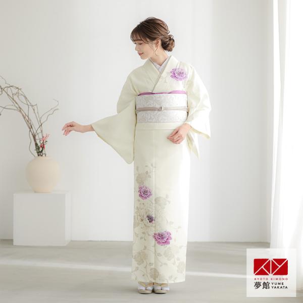 アイボリーにベージュグレーと紫の牡丹を描いた、上品なお着物です。 【 ブランド 】ジャパンスタイル【 着物寸法 】身丈164cm / 袖丈49cm / 裄丈68cm【 対応身長 】154〜165cm【 対応サイズ 】標準サイズ：バスト92c...