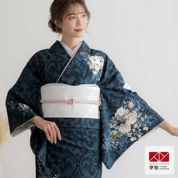ネイビーのアラベスク柄に洋花のブーケを描いた、洋柄のお洒落な「ジャパンスタイル」のお着物。ブーケも地色に合わせたシックな寒色系の色でまとめられ、大人きれいな柄行となっています。 【 ブランド 】ジャパンスタイル【 着物寸法 】身丈164cm...