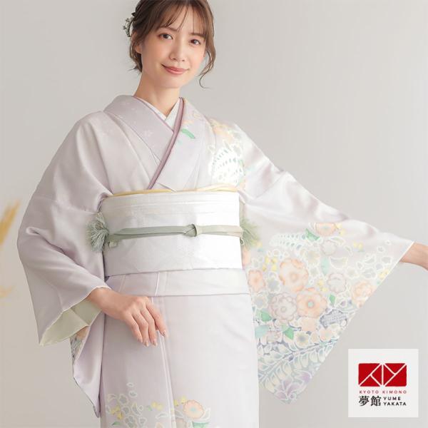 全体的に淡くやわらかな色合いが特徴的な辻が花風の訪問着。愛らしく優しい花模様が女性らしさと清楚な印象を引き立ててくれる一着です。 【 ブランド 】式部浪漫【 着物寸法 】身丈166cm / 袖丈49.5cm / 裄丈68cm【 対応身長 】...