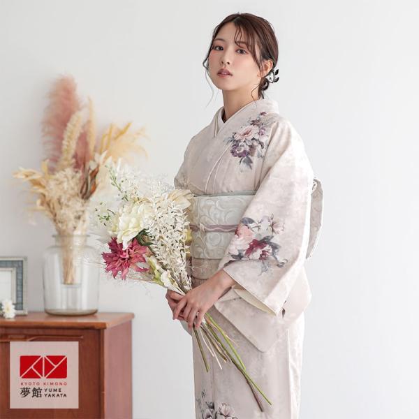 人気ブランド「ジャパンスタイル」の訪問着レンタル。淡く、くすんだシェルピンクに洋花が描かれたモダンなデザインは、古典柄の訪問着とは一味違う個性的な魅力を放ちます。結婚式や入学式、卒業式、パーティーなどフォーマルシーンなどに、周囲の目を惹く華...