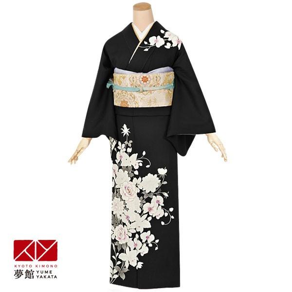 シックな黒地に優雅な白牡丹と胡蝶蘭を描いた、エレガントなお着物です。シンプルでモダンな図柄にさりげなく添えられた金彩が美しい、洗練されたデザインです。 【 ブランド 】Lako Kula【 着物寸法 】身丈165cm / 袖丈49cm / ...