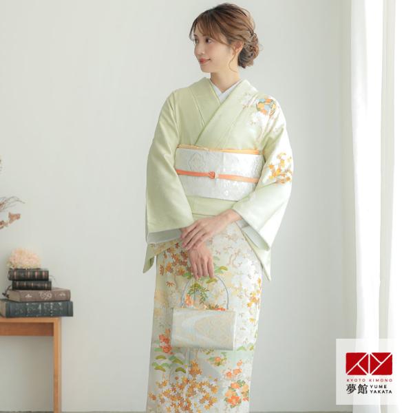 黄緑色系の地に花筏や桜・紅葉等の春秋の草花・松竹梅を上品に彩ったお着物です。 【 ブランド 】-【 着物寸法 】身丈167cm / 袖丈49.5cm / 裄丈68cm【 対応身長 】154〜165cm【 対応サイズ 】標準サイズ：バスト92...