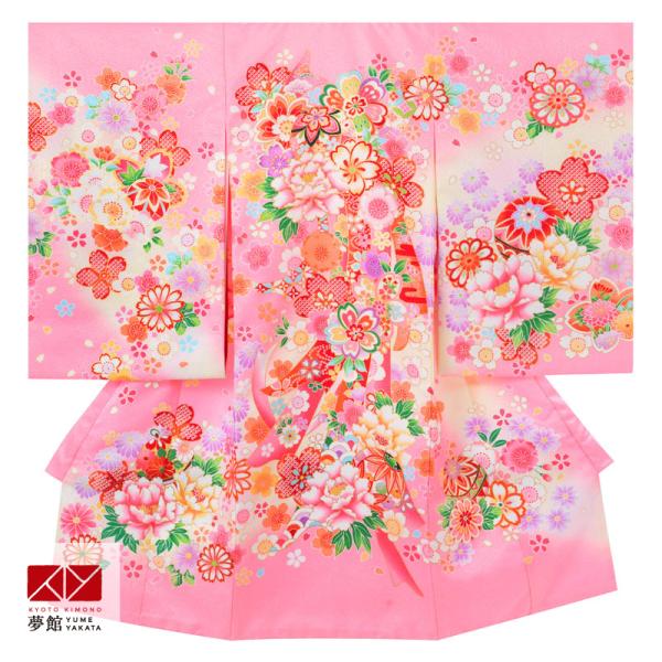 光沢のある真っピンク地に、熨斗に手毬と牡丹を描いたお着物。桜や菊などの花々とピンク色が華やかで愛らしい柄行となっています。 【 ブランド 】-【 素材 】ポリエステル※実物の色に近づけるよう画像処理をしておりますが、ご覧のブラウザや設定によ...