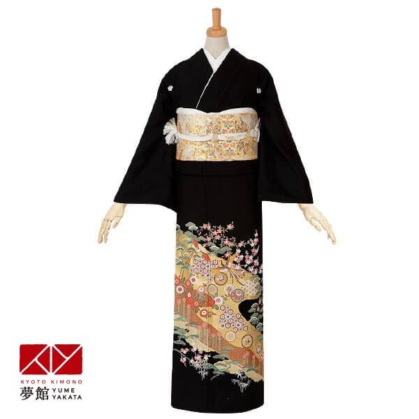 様々な古典文様に彩られた霞文に、愛らしい四季の花と鳳凰を配しました。すっきりとした構図と繊細な文様表現が美しい、クラシカルで上品なお着物です。【 ブランド 】-【 着物寸法 】身丈161cm / 袖丈49cm / 裄丈68cm【 対応身長 ...