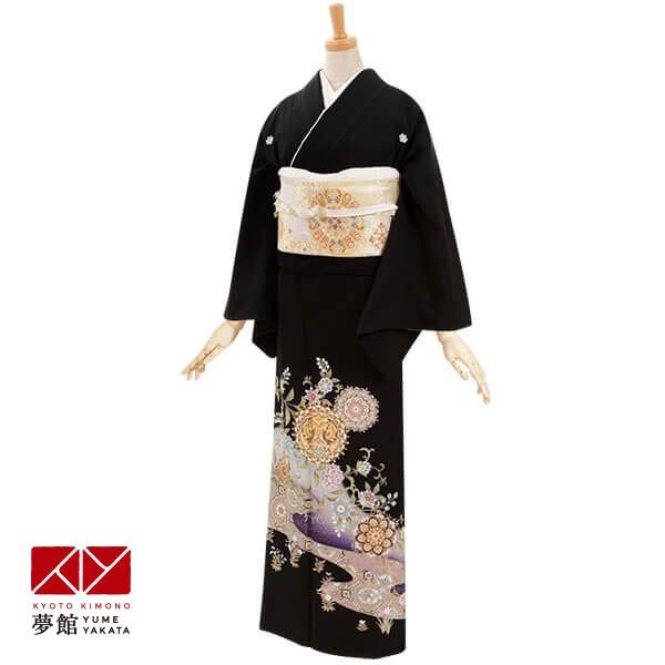 涼しげな色合いのぼかしに、正倉院文様である唐花と自在にのびゆく花唐草をあしらいました。古典文様をモダンな感覚で組み合わせた、神秘的な表情を持つお着物です。【 ブランド 】-【 着物寸法 】身丈158cm / 袖丈49.5cm / 裄丈67....