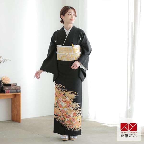 桜舞う観世水と菊や牡丹を描いた屏風に、金銀の飾り紐を刺繍で施したお着物です。【 ブランド 】-【 着物寸法 】身丈167cm / 袖丈49.5cm / 裄丈68cm【 対応身長 】155〜164cm【 対応サイズ 】標準サイズ：バスト92c...