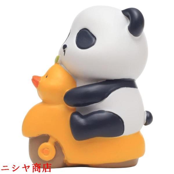 かわいい自転車に乗ったパンダの置き物！ケーキトッパーとして華やかなパーティーを演出！インテリアやガーデニングのアクセサリーとしても活用可能！玄関やリビングなどのインテリアに最適です。パンダ好きの方へのプレゼントにもおすすめ！ユニークで笑顔に...