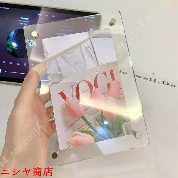 アクリル材質。無毒無味、防水防腐。ガラスより丈夫で割れにくく長持します。    立体的にデザインされた花々が写真を魅力的に彩るフォトフレーム。カットストーンや艶のあるパーツをちりばめることでリュクスな表情を演出しました。ソフトなアイボリーを...