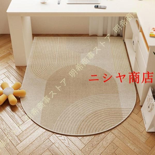 素材：ポリエステル商品の特徴★椅子を引いたり、移動をしたりと動きの多いダイニングで気になっていた、音を軽減致します。また、フローリングの傷つき防止にも最適です。床やフローリングを傷から守ります。★夜中にゲーミングと作業するときは、椅子の下に...