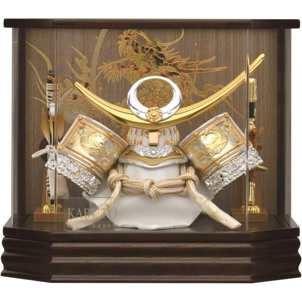 六角ケース飾り YN0612GKC 0615GKC商品詳細 コンパクトサイズの8号白金上杉兜 ケース飾りです。マンション住まいのお方にとても人気があります。 商品状態 新品です。寸　法　間口３８ｃｍ　奥行き２６ｃｍ　高さ３３ｃｍ（ケース外寸）