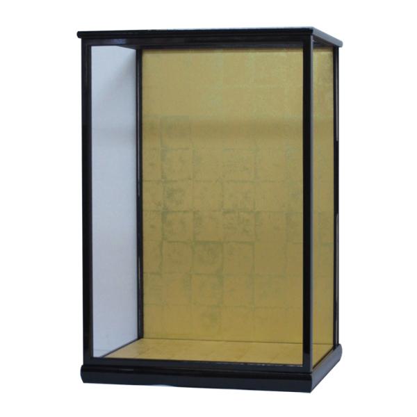 市松人形ケース（黒塗り）戸付きです。高さ４６〜４８cmの人形が丁度、入ります。サイズ(内寸)は間口３５０　奥行２７０　高さ５２０になります。