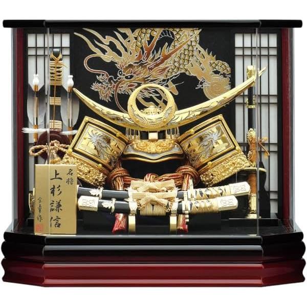 宝童監修「金トライバル上杉兜」12号六角アクリルケース飾りです。 YN0823GKC 間口43×奥行28×高さ38cm（ケース外寸）宝童