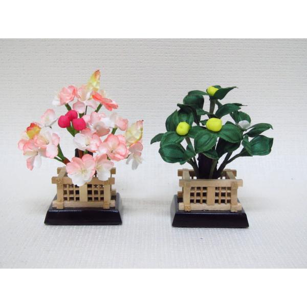桜橘 麗低10号黒塗桜　幅8cm　奥行6cm　高さ10cm　新品です。現在ご所有の雛飾りの交換や追加にもどうぞ。適応する飾台の目安幅　 10号　50〜60cm用