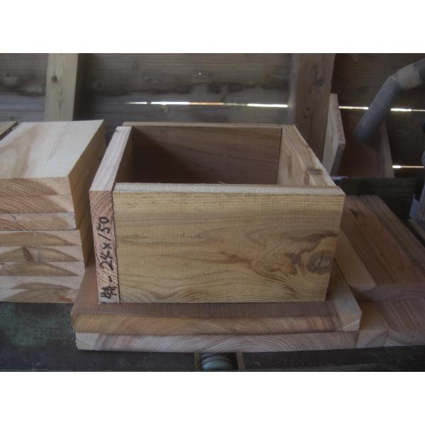 商品名　　　　　　蜜蜂巣箱材等級　　　　　　　一等加工形状・仕上げ　自然乾燥・荒材サイズ　　　　　　24ｍｍ（厚み）×150ｍｍ（幅）×33ｃｍ以内で要望欄に長さをご記入ください１箱入り数　　　　40 枚配達方法　　　　　ヤマト運輸　宅配便...