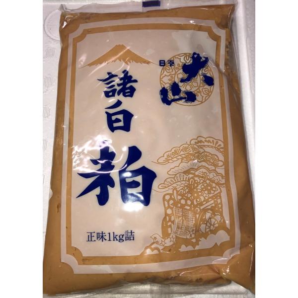 冬にもろみを搾った酒粕をタンクに移して蔵人がしっかりと踏み込み、数ヶ月発酵・熟成させた踏み込み粕です。「諸白」とは清酒を仕込む際のこうじ米・掛け米の両方が、玄米を精米した白米で造られたという意味です。地元庄内では春の孟筍汁や冬のタラ汁など様...
