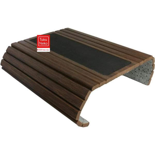 普段お使いのソファーの肘掛けに被せるようにして置くだけ！お手元に届き次第すぐに設置できるソファーアームテーブルです。穴あけ工事や工具不要で取り付けられるため、DIY初心者の方でも気軽にお使いいただけます。肘掛けの手前/奥などお好みの場所に移...