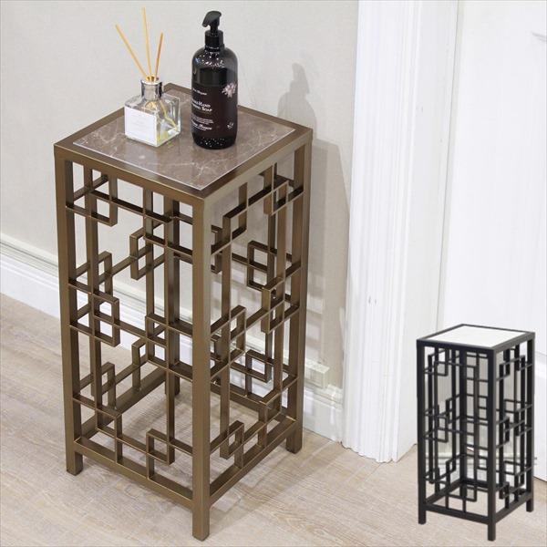 モダンなアイアンデザインと大理石の組み合わせが魅力的なコンソールテーブル。 高級感のあるブラック、ブロンズカラーは、リビングや玄関にあるだけで存在感を発揮するインテリアに。   商品名：大理石とアイアンの フラワースタンド 高さ63.5cm...