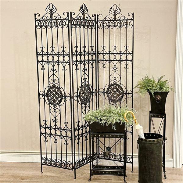 アイアンの曲線デザインが美しいパーテーションスクリーン。ワンルームのお部屋の仕切りや、ベッドルームなどの目隠しにおすすめのスクリーンです。洗練されたデザインは、圧迫感もなく、計算された美しさ。お部屋が生まれ変わります。また、ショップやカフェ...