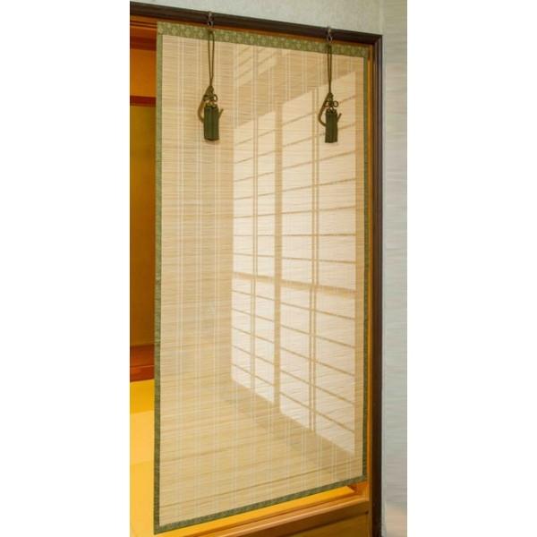 涼しい夏の和のインテリア夏をさわやかに過ごす昔ながらの演出法。高級すだれの証、竹皮を使用したお座敷すだれ。耐久性に優れた竹皮ヒゴを使用。通常この価格帯では、竹の身ヒゴを使用した生地ですが、この商品は竹皮生地使用。耐久性が違います。取り付けは...
