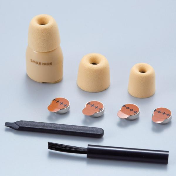 こちらの商品は、耳にすっぽり集音器3となっております。耳にやさしくしっかりフィットする小型軽量集音器です！耳にすっぽりおさまるので目立ちません！メガネやマスクをかけていても使えます！ご高齢になると「どうも聞き取りにくい」というお悩みの方も。...