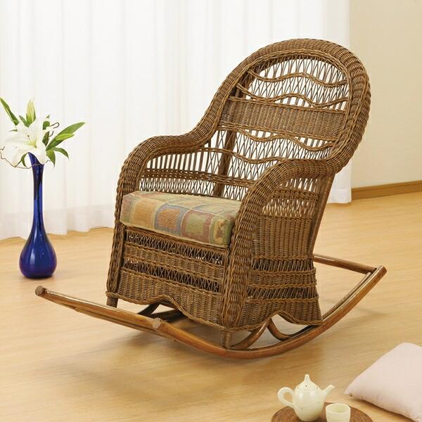 至福のくつろぎタイムが過ごせる籐製のロッキングチェアーです。フットレストも付いているのでよりリラックスできます。クッションは高級素材ジャガード織です。ラタン(籐）は引っ張り強度が非常に強く、しなやかで折れにくい家具として1000年以上も昔か...