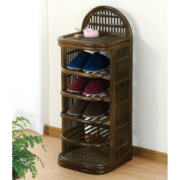 籐で軽く玄関を優雅に演出してくれる スリッパラックです。急な来客にもスムーズにスリッパを取り出せます。ラタン(籐）は引っ張り強度が非常に強く、しなやかで折れにくい家具として1000年以上も昔から日本で愛用されている素材です。しなやかで温かく...