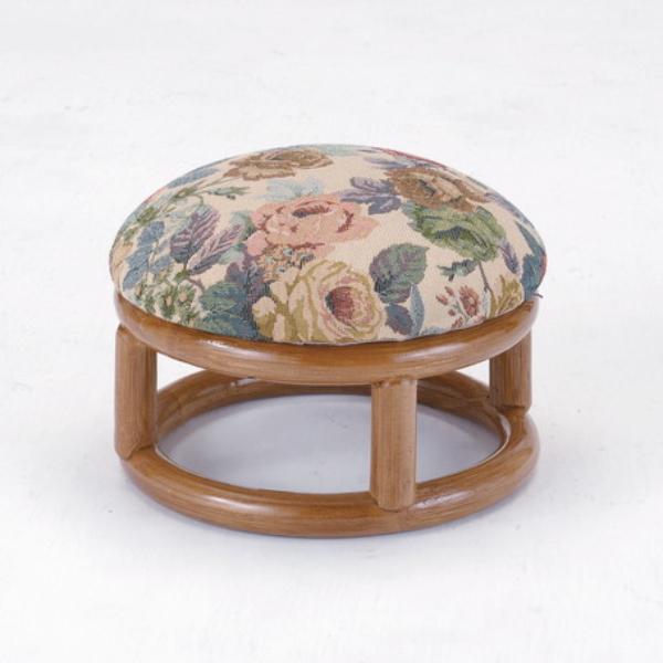 長時間の正座でも足がしびれず快適にサポートしてくれる便利な籐製正座器です。クッションには高級ジャカード織生地を使用しています。脚部は安定感のあるフラットな構造ですので畳や床を傷つける心配がございません。軽量コンパクトで大人気です。サイズ：径...