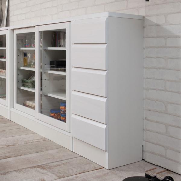 圧迫感がなく、シンプルデザインに仕上げたDELUXシリーズ。桐の木目とデザインが優しい雰囲気を醸しだす、職人が組み上げた、日本製の完成品のカウンター下収納。細かく分かれた５杯の引出しで色んな小物を小分けして整理ができます。幅も約30ｃｍとス...