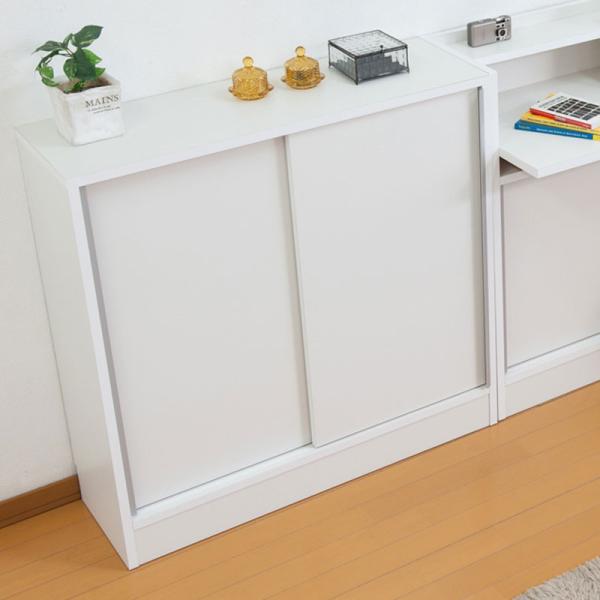シンプルに仕上げたスタイリッシュシリーズ。引き戸式のカウンター下収納は、滑車付きで動きもスムーズ。引き戸式ならわずかなスペースで開閉が可能。取り出し易い引き戸式でキッチンスペースが使い易くなります。リビング・ダイニングを効率よく使えて、綺麗...