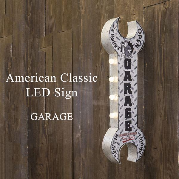 アメリカの田舎にありそうな整備工場のサイン、American Classic LEDサイン GARAGEです。回りを照らすほどの明るさは無いですが、薄暗い中電気を点けるとメチャクチャ雰囲気がでます。お店や、お部屋の雰囲気作りのインテリアにい...