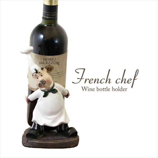フレンチシェフワインボトルホルダーシェフがワインボトルを背負ってくれるワインボトルホルダーです。ちょっぴり重そうにしてて可愛いです。クルンと巻いたおひげがチャームポイント！商品名：フレンチシェフワインボトルホルダー２個セットサイズ：約W12...