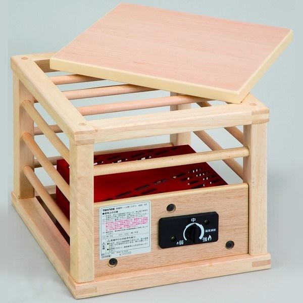 毛布や膝掛けを掛けて、自分専用のこたつに。おやすみ前のアンカ代わりにもおすすめです。組立不要完成品商品名：天板付きおひとり様用こたつ 幅25×奥行25×高さ22cmサイズ：(約)幅25×奥行25×高さ22cm重さ：(約)2kg素材：やぐら・...