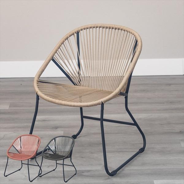 海外風インテリアのような開放的な雰囲気も持ち合わせた一人掛けチェアーです。ロープ素材ならではのリラックスできる座り心地。手作業で編んでいるからどこか柔らかな印象でインテリアとして愛着が湧きます。片手で持てる程軽く、バルコニーやベッドサイドな...