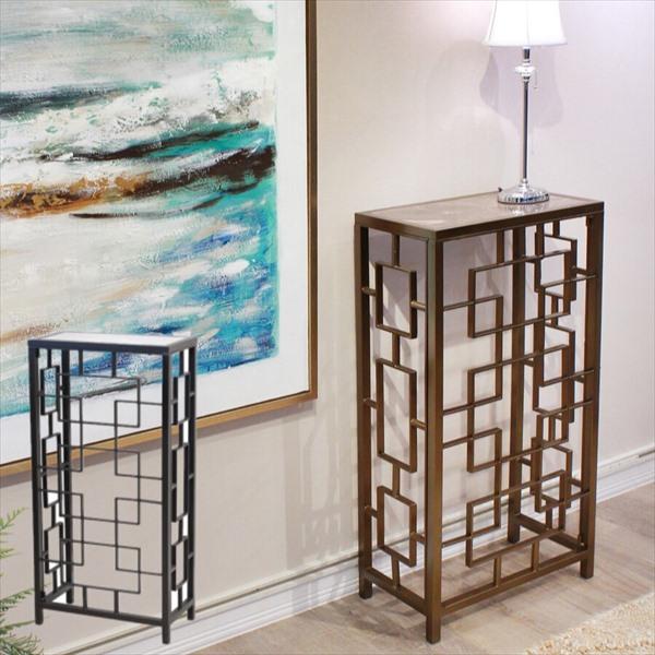 モダンなアイアンデザインと大理石の組み合わせが魅力的なコンソールテーブル。 高級感のあるブラック、ブロンズカラーは、リビングや玄関にあるだけで存在感を発揮するインテリアに。   商品名：大理石とアイアンの コンソールテーブル SS カラー：...