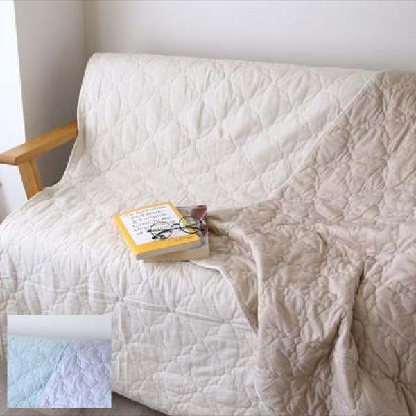 ソファカバーや、ベットカバー、ベッドスプレッドとしてもご使用いただけます。表面は綿100％柔らか素材でに、ワッフルキルトに細かい刺繍で柄を表現しているため、生地は無地ながらも高級感ある仕上がりになっております。裏面が接触冷感素材を使用してい...
